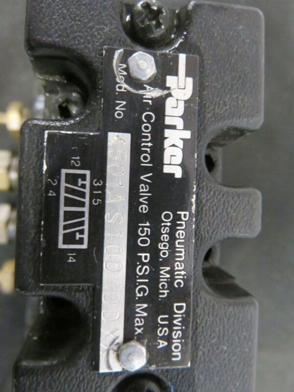 Parker Pneumatic Control Valve 150 PSIG Max 4501A S10DADDX - Equipment ...